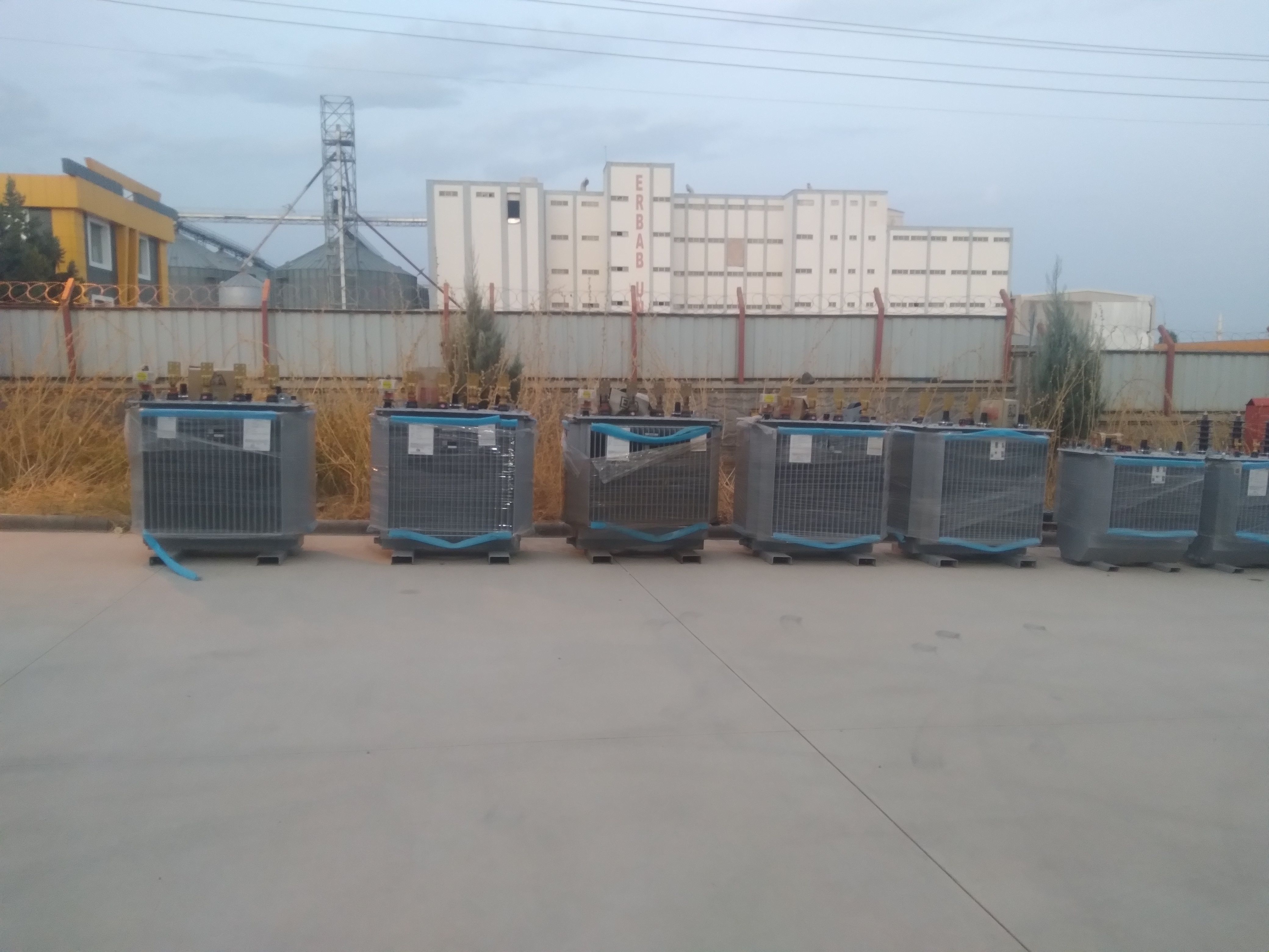 1000 kVA PLUG İN BAŞLIKLI 28,5- 36/0,4 kV Hermetik Tip Transformatör A ...