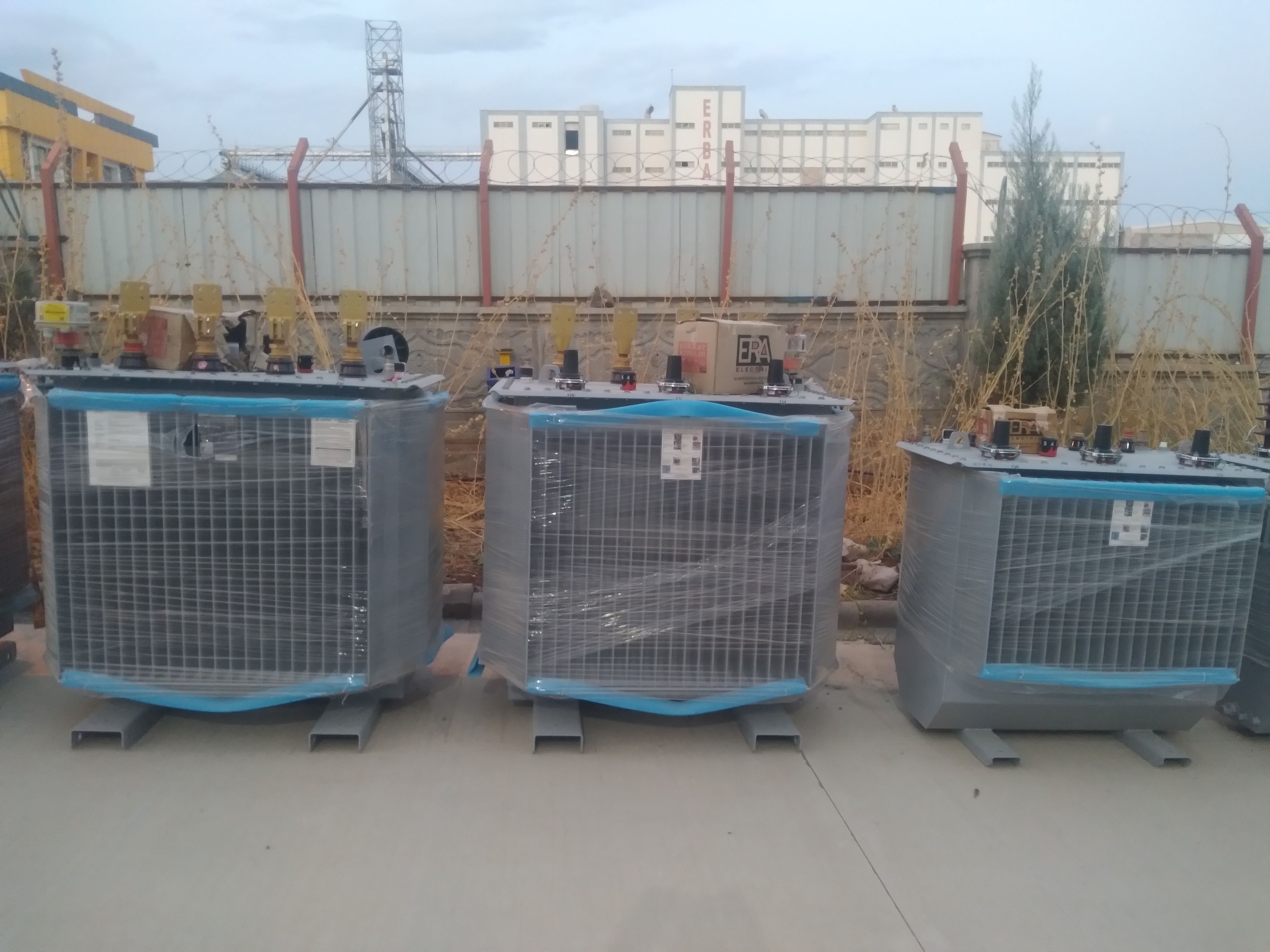 630 kVA PLUG İN BAŞLIKLI 28,5- 36/0,4 kV Hermetik Tip Transformatör A ...